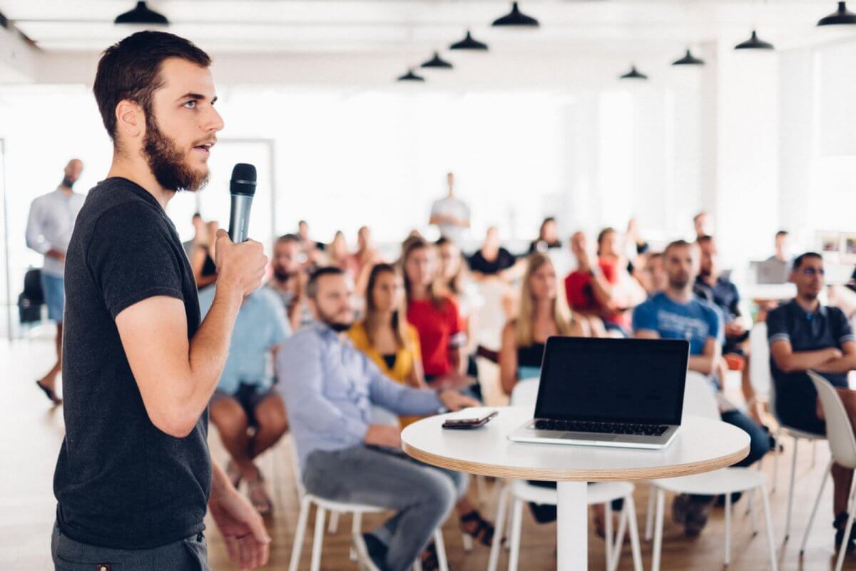 An Expert Guide: How to Organize a Killer All-Hands Meeting