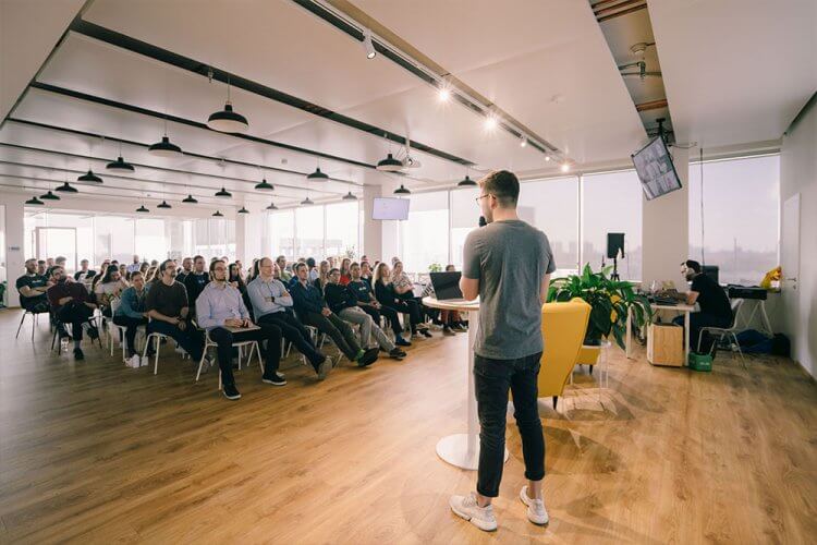 What Is an All-Hands Meeting and How to Host a Great One - Slido Blog