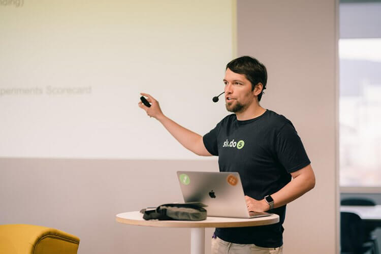What Is an All-Hands Meeting and How to Host a Great One - Slido Blog